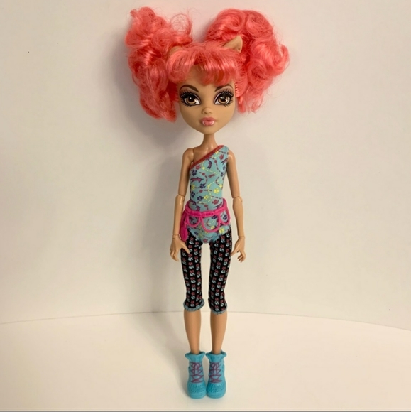 monster high | Other | Monster High Howleen Doll | Poshmark